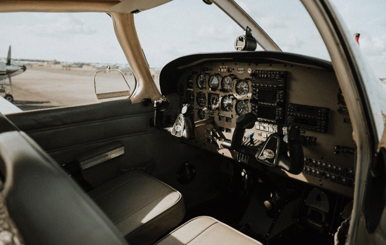 6 Flight School Scholarships to Kickstart Your Training